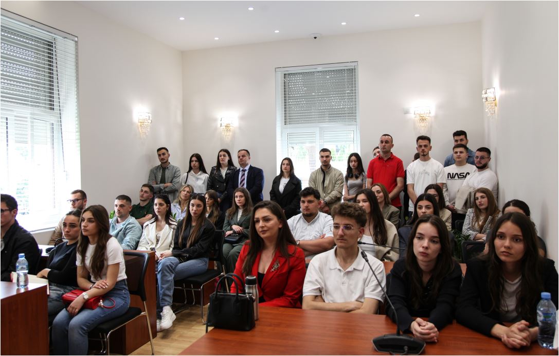 Vizitë e një grupi studentësh nga Universiteti i Prishtinës dhe ...